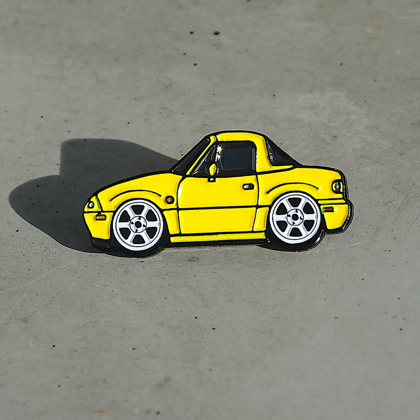 Mazda MX5 Miata EMk1 (NA)mel Pin Badge In Yellow
